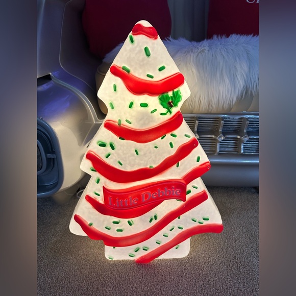 Little Debbie Brand | Holiday | Little Debbie Christmas Tree Cake Blow ...